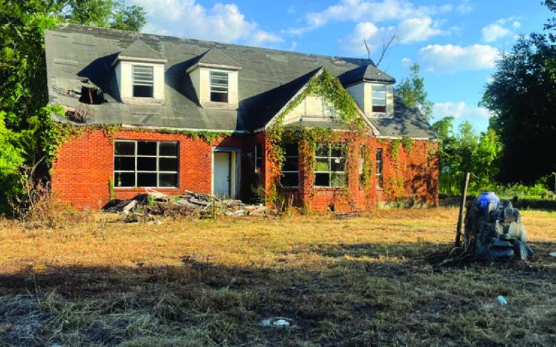 All hands on deck on Mound and Front Street | Catahoula News Booster